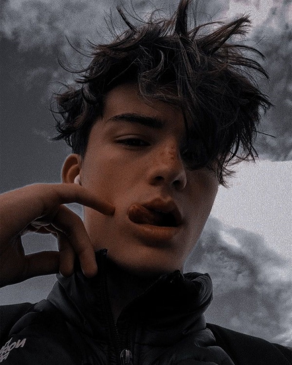 62 Best Selfie Poses For Guys To Copy Right Now! - Page 2 of 2 ... 62 Best Selfie Poses For Guys To Copy Right Now! - Page 2 of 2 ...